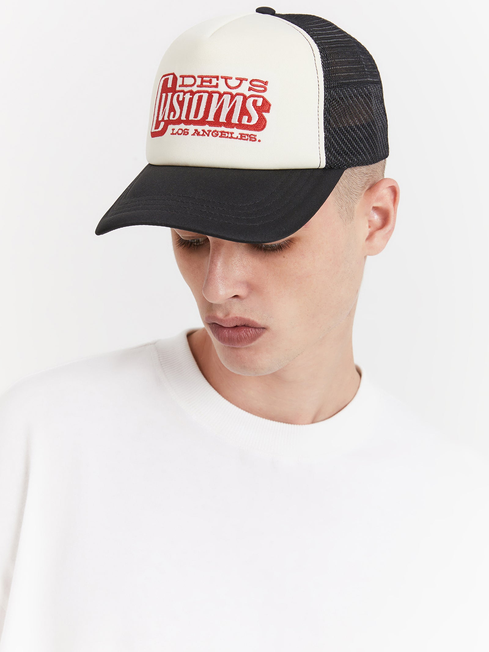 Deus Formosa Trucker Cap Red/Black | Glue Store