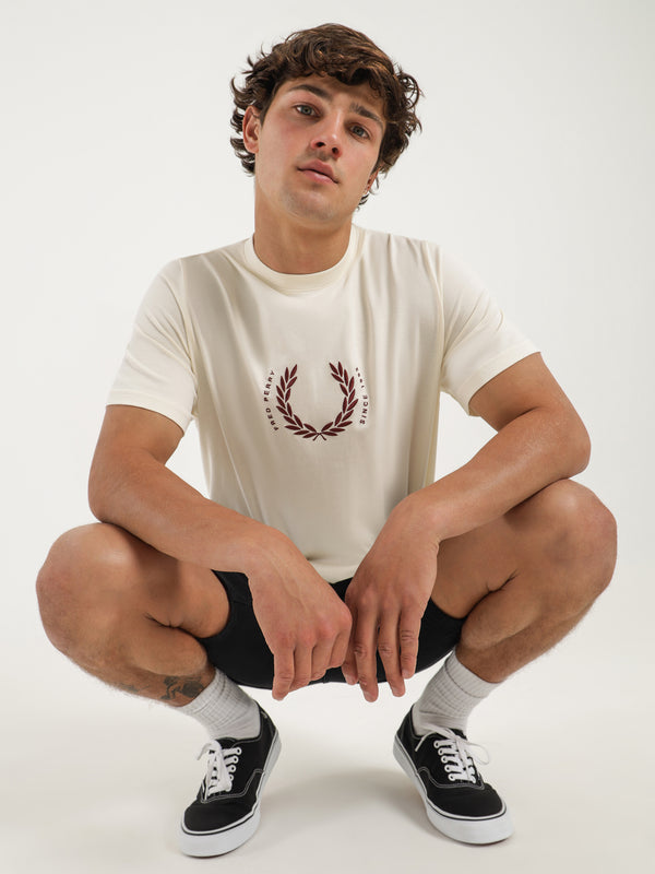 Fred perry Circle Branding T-Shirt in Ecru Ecru | Glue Store